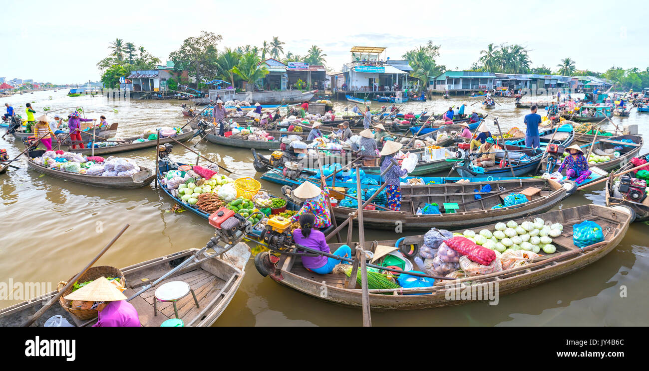 Farmers purchase crowded in floating market morning with dozens boats ...