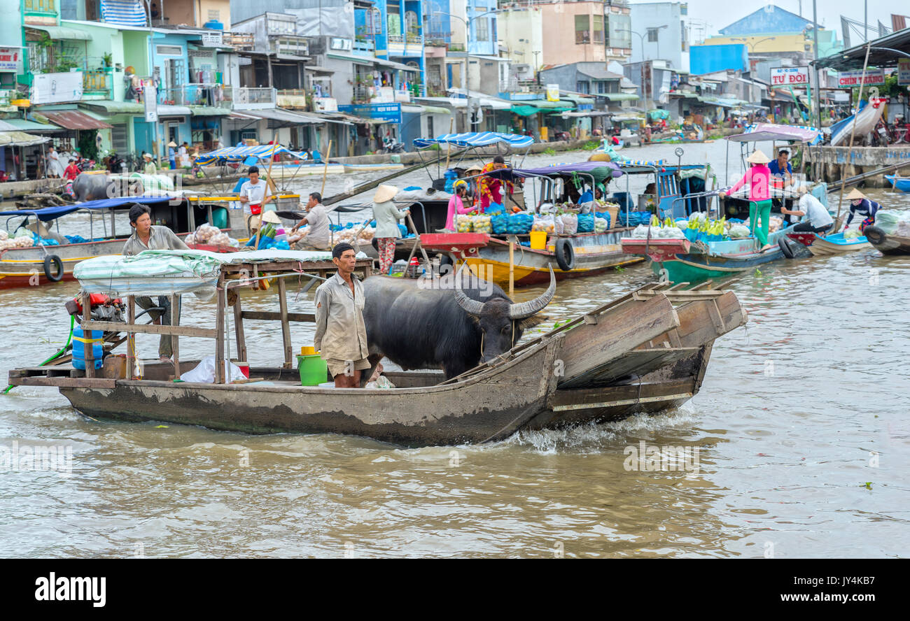 Farmers purchase crowded in floating market morning with dozens boats ...