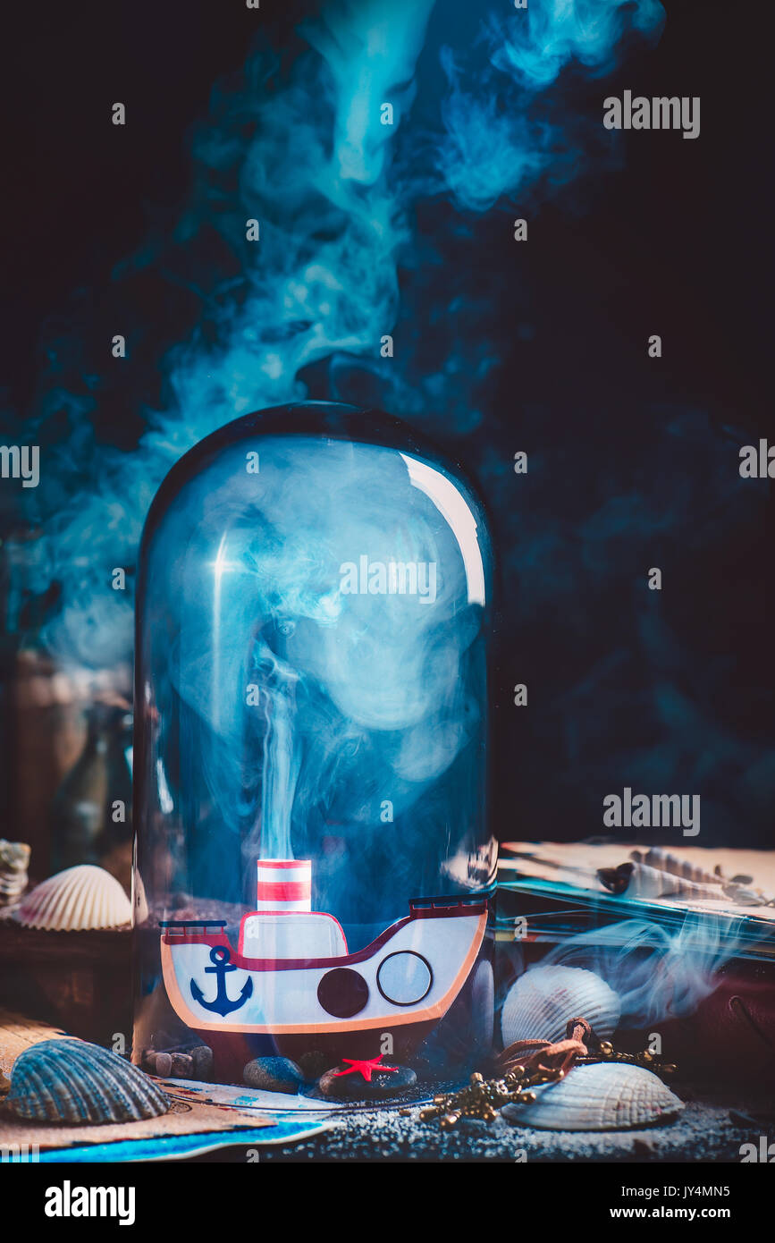 Papercraft ship hi-res stock photography and images - Alamy