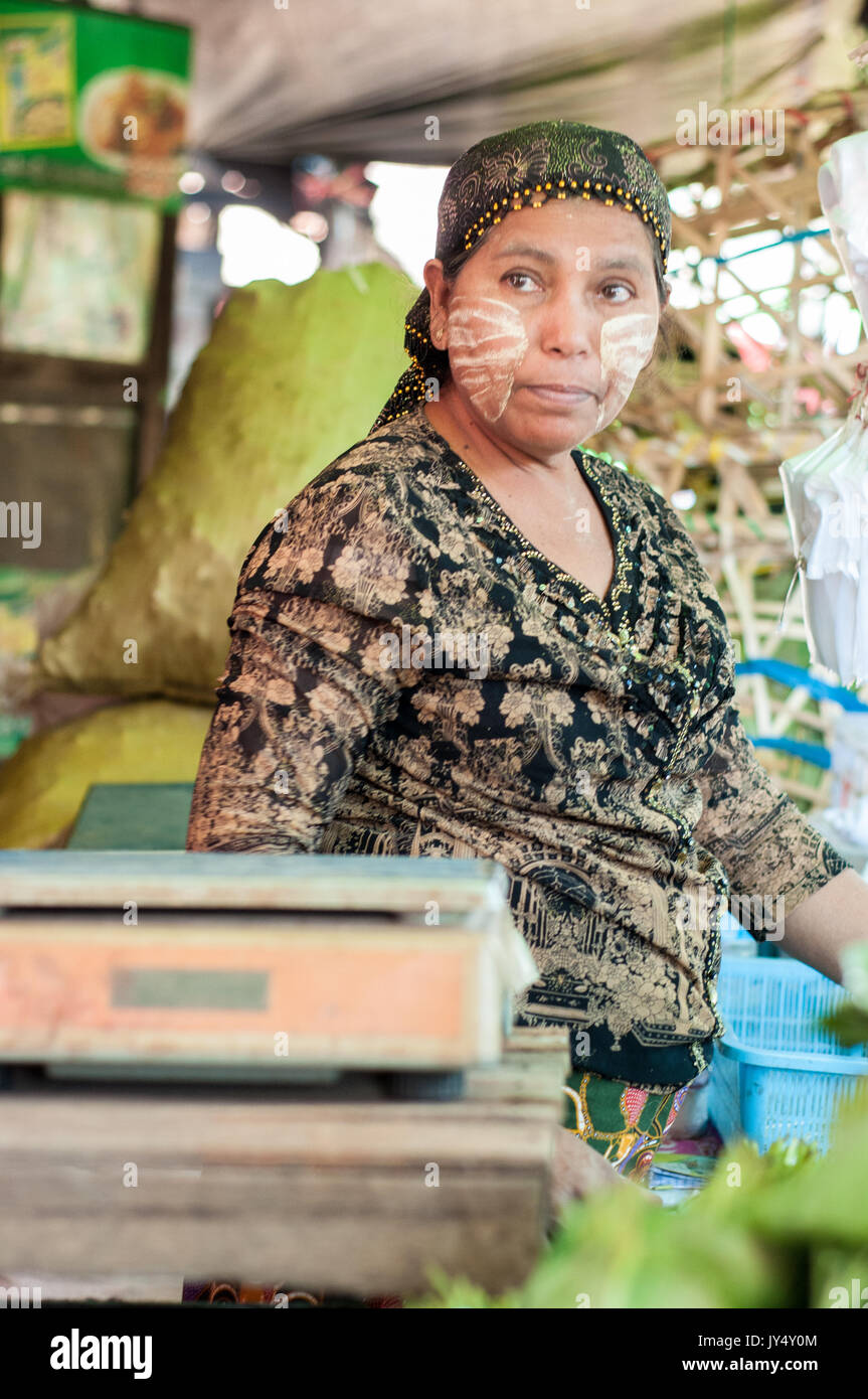 Longyi woman hi-res stock photography and images - Alamy