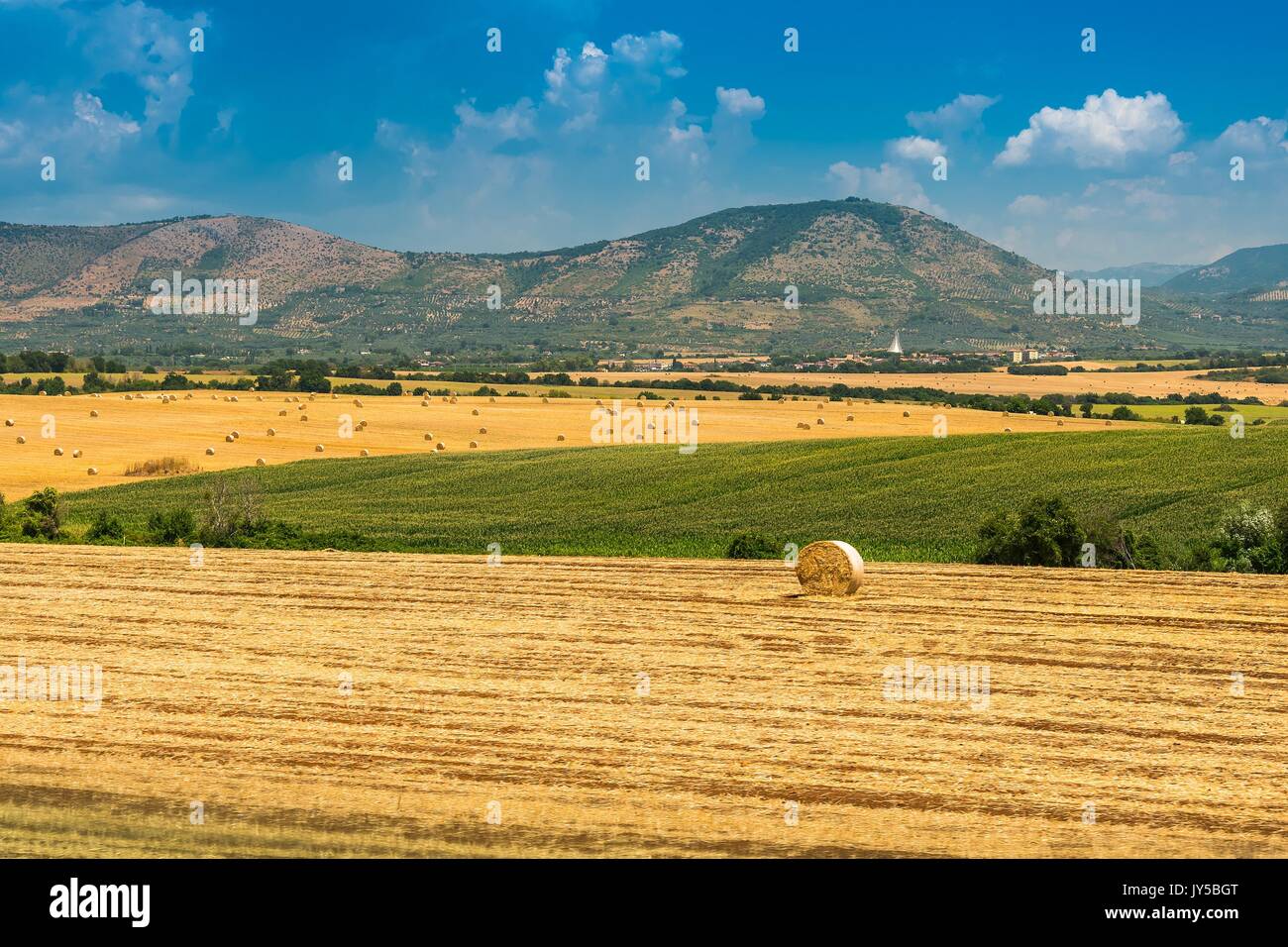 Italy wheat field after harvest hi-res stock photography and images - Alamy