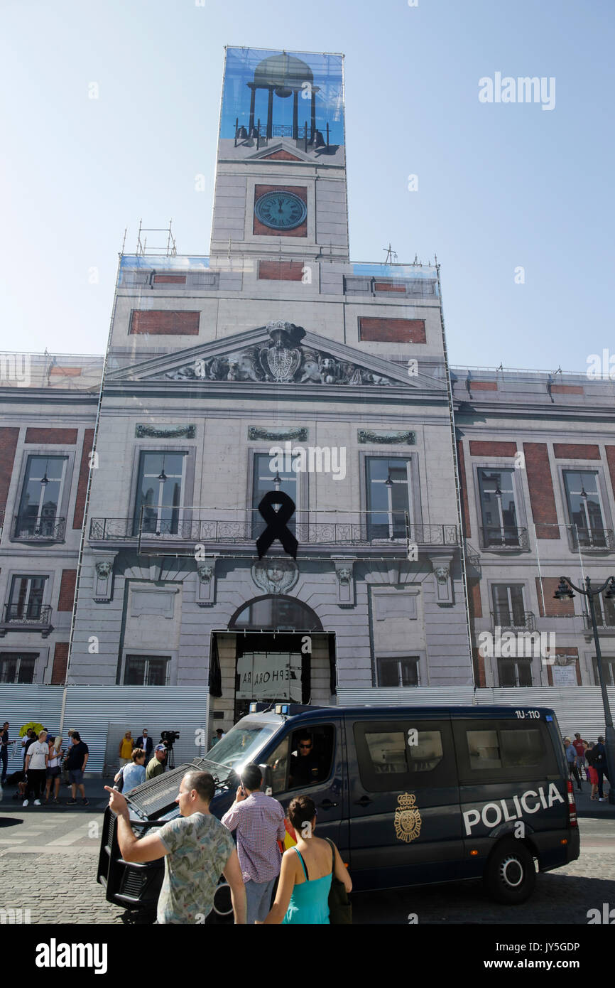 Madrid, Spain. 18th Aug, 2017. Police control in Madrid street after ...