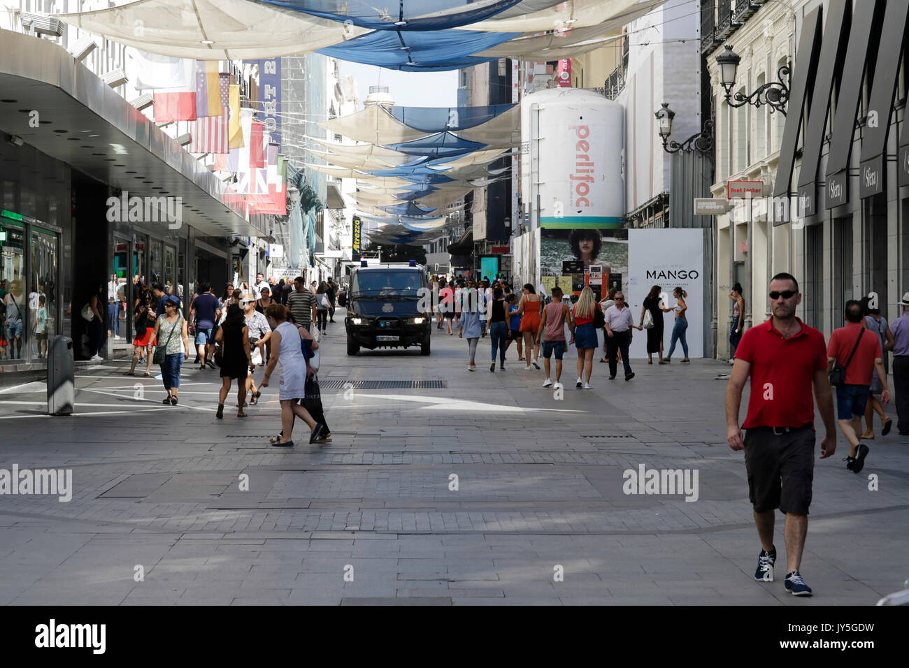 Madrid, Spain. 18th Aug, 2017. Police control in Madrid street after ...
