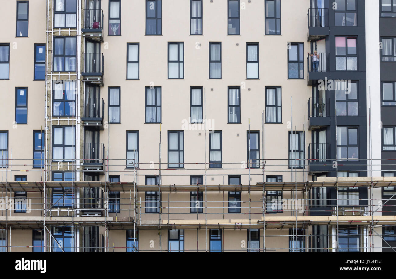 Unsafe cladding hi-res stock photography and images - Alamy