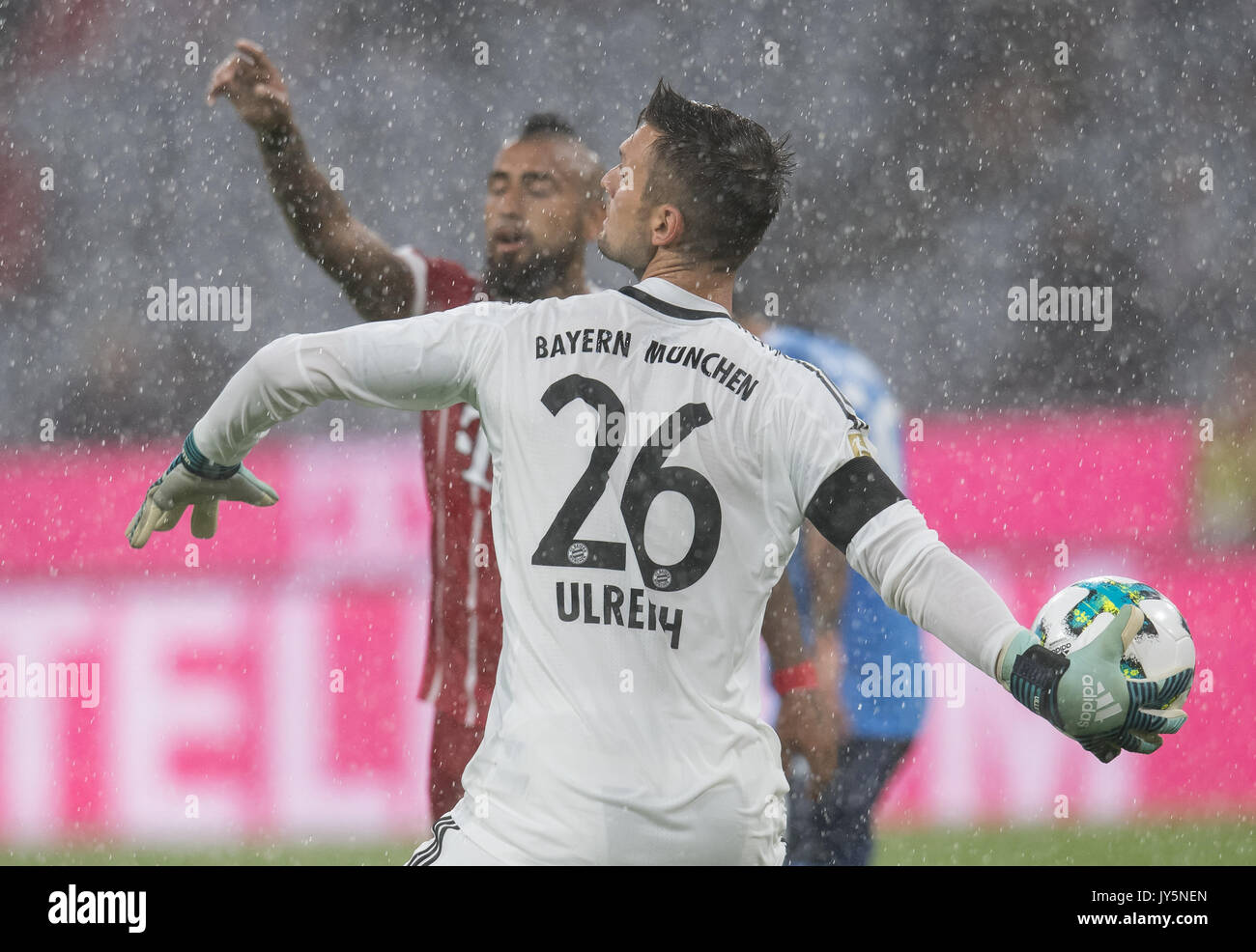 Munich, Germany. 18th Aug, 2017. Muenchen's goalkeeper Sven Ulreich in ...