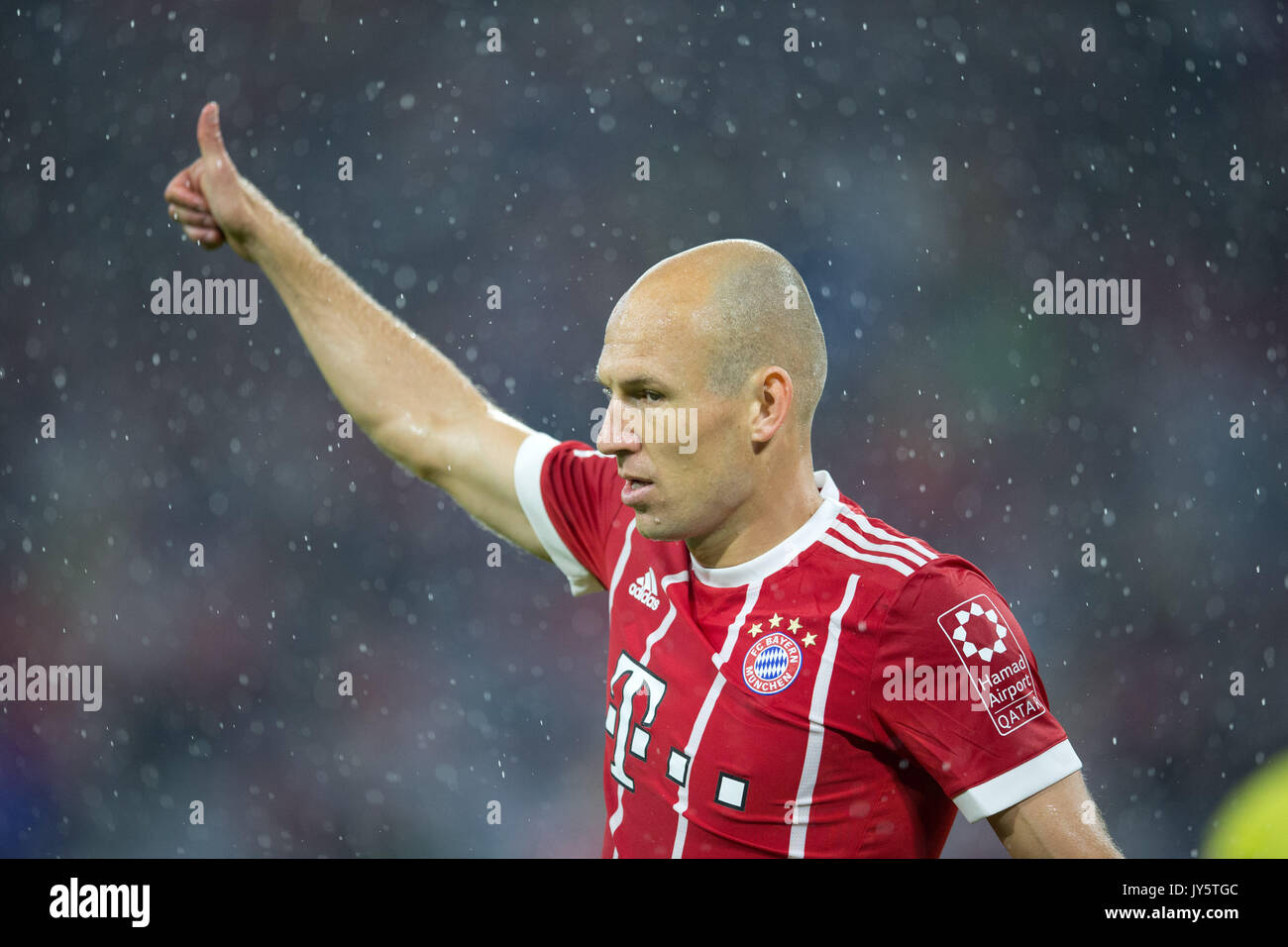 Daumen hoch mann hi-res stock photography and images - Alamy