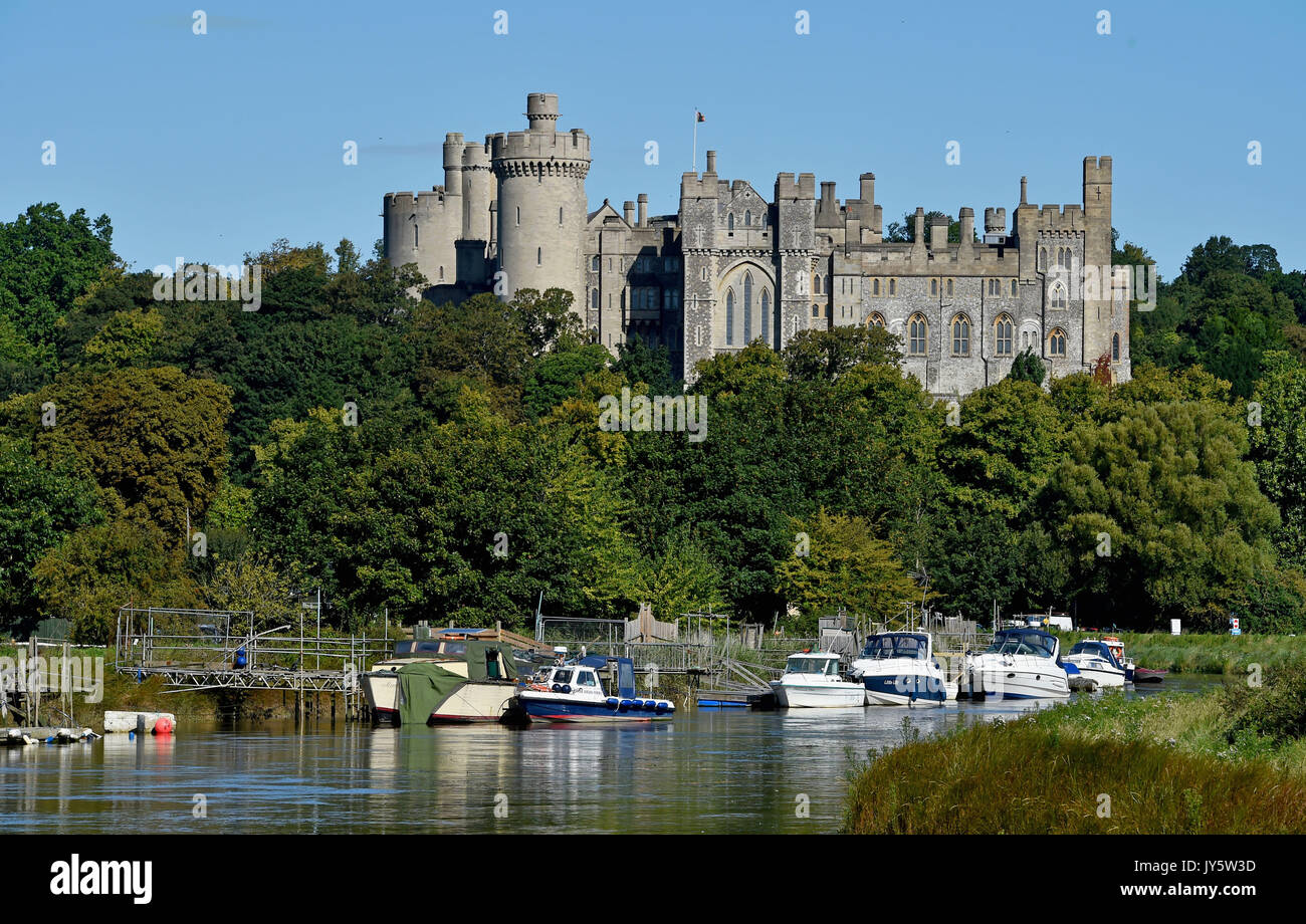 Arundel West Sussex, UK. 19th Aug, 2017. A beautiful sunny morning on ...