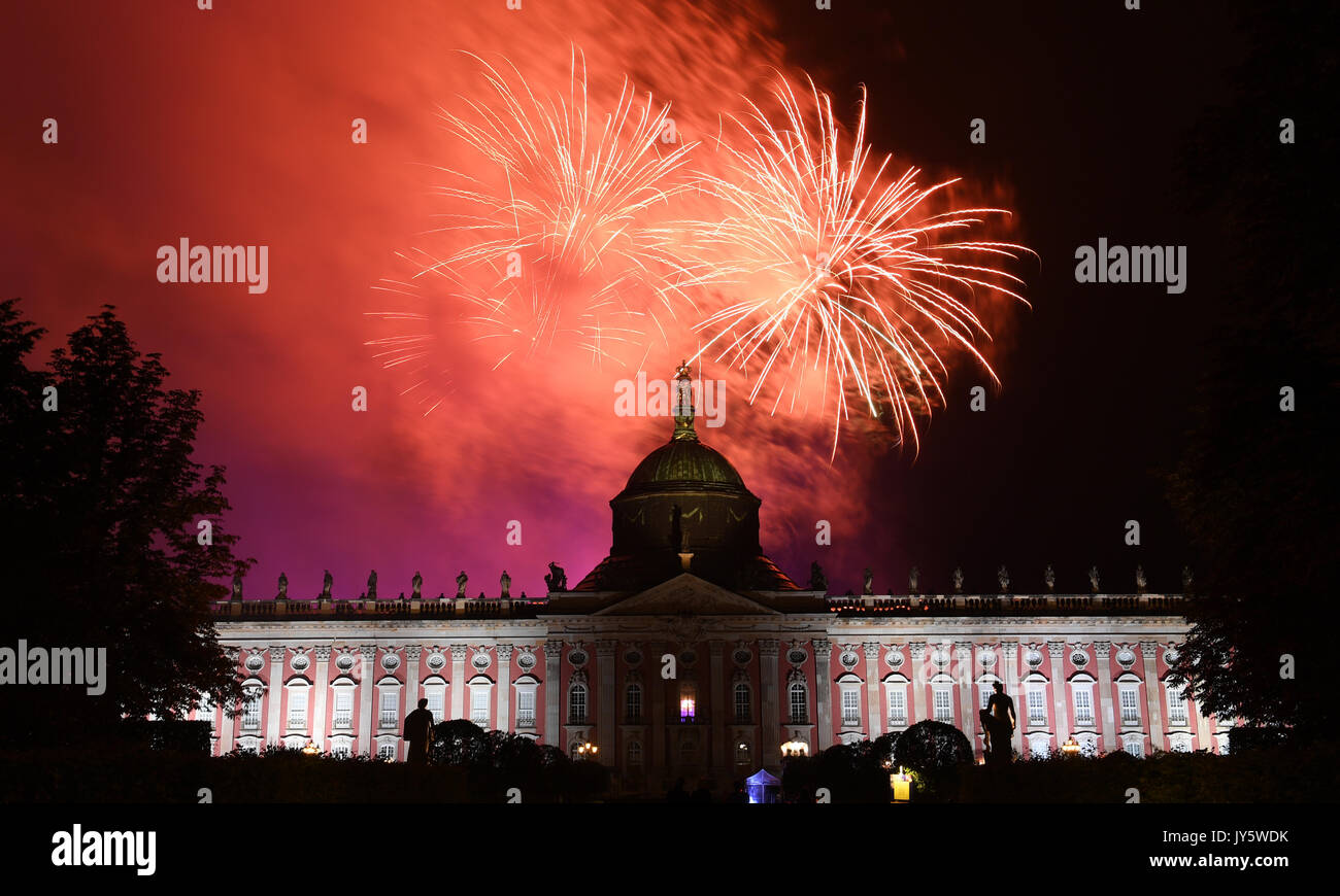 Potsdam, Germany. 18th Aug, 2017. Fireworks can be seen after a concert ...