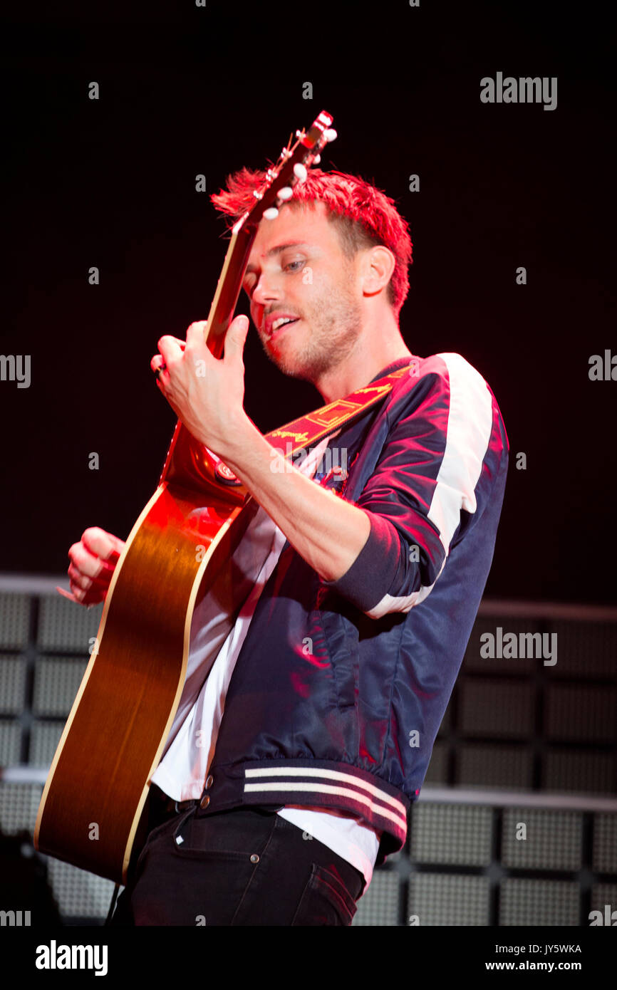Grosspoesna, Germany. 18th Aug, 2017. The German singer Clueso plays ...