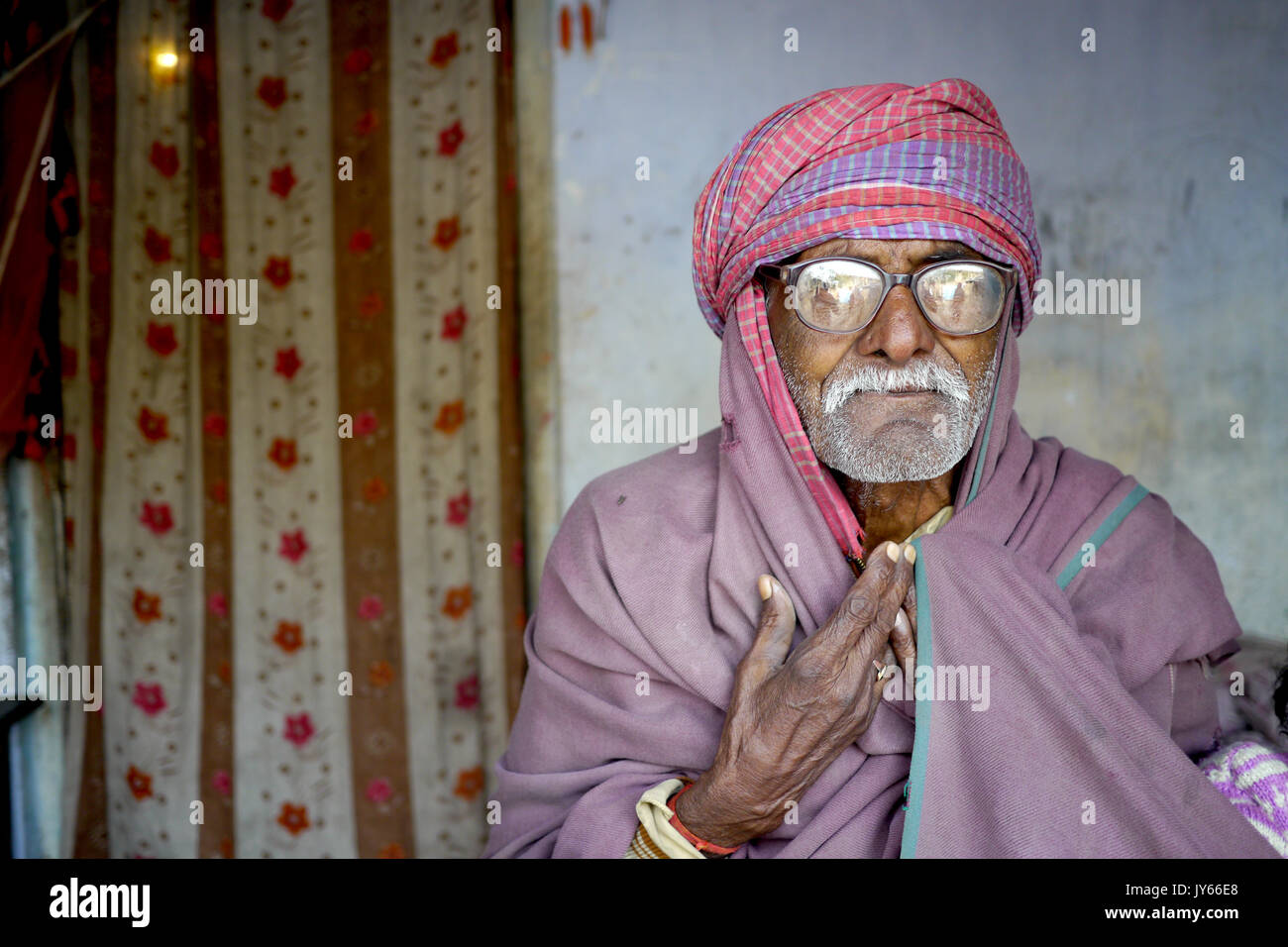 Portrait of an old man in a rural village in India Stock Photo - Alamy