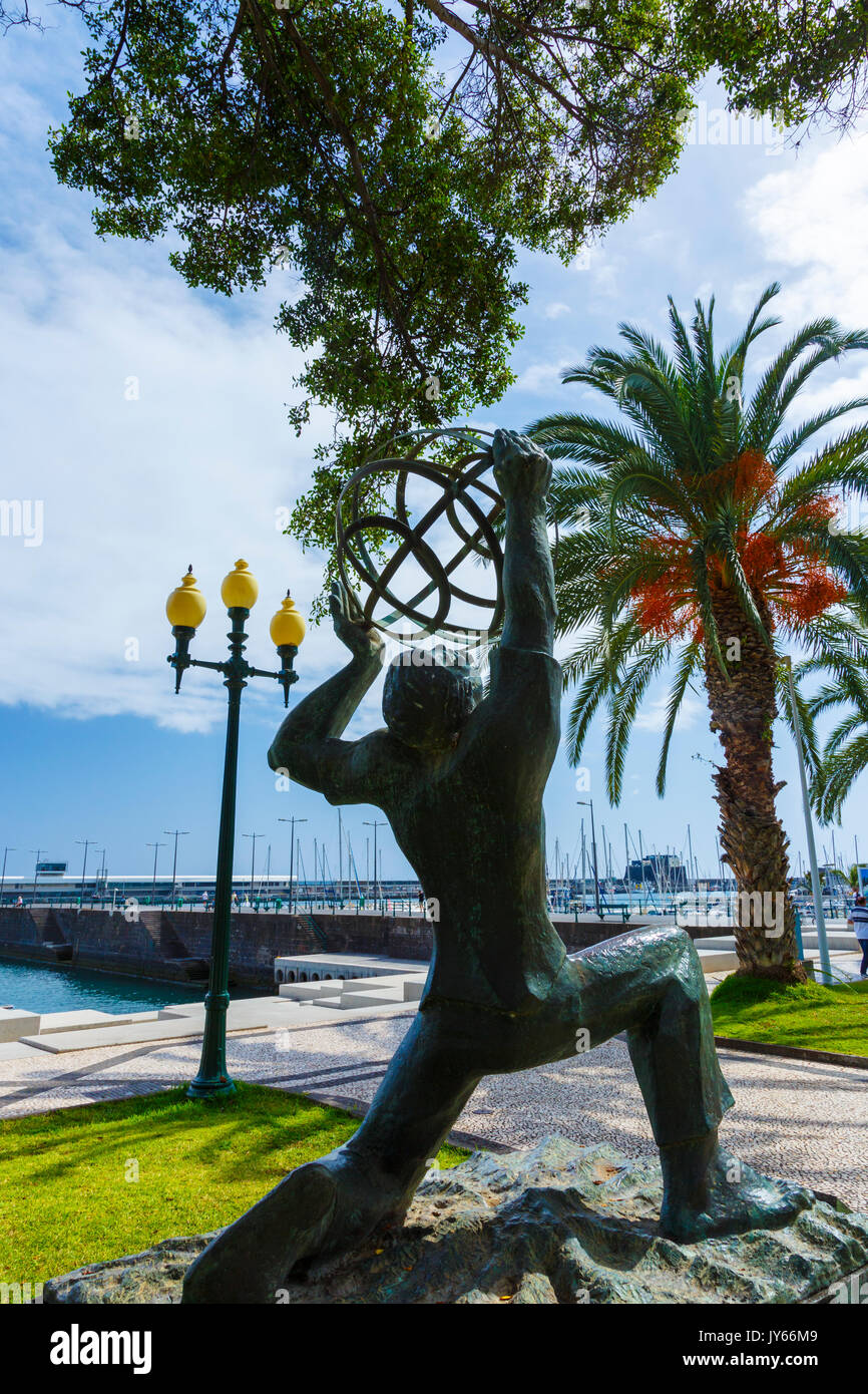The emigrant statue hi-res stock photography and images - Alamy