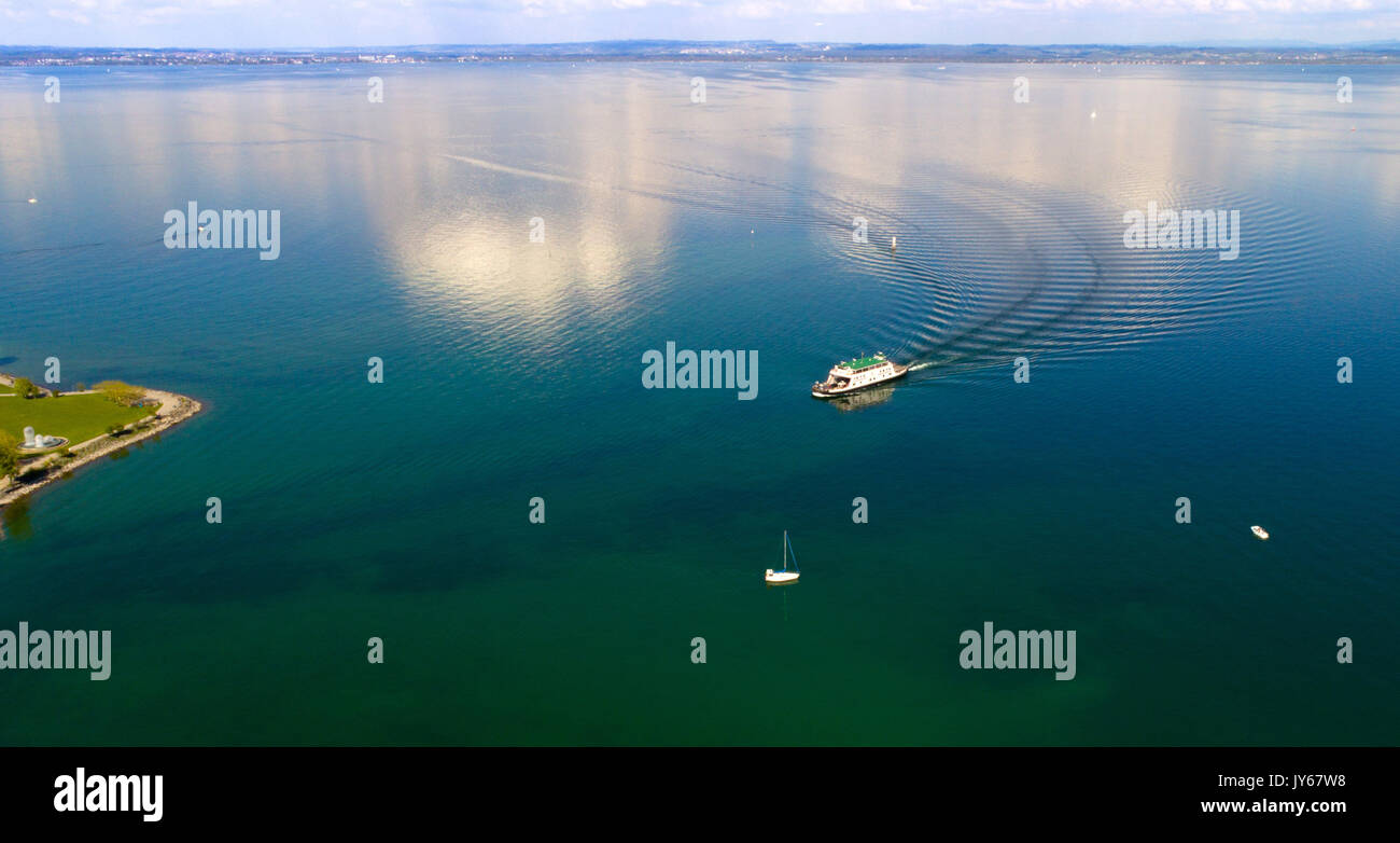Luftaufnahme Fähre auf dem Bodensee *** Local Caption *** Boat, Lake ...