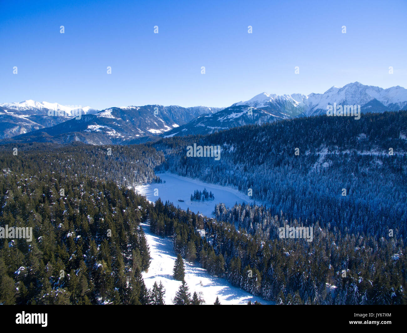 Luftaufnahme Caumasee in Flims *** Local Caption *** Cauma, Caumasee ...