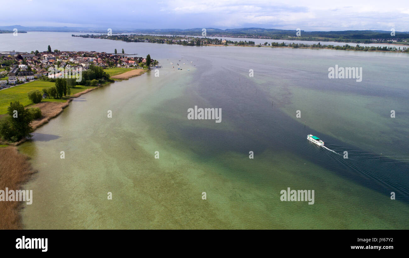 Luftaufnahme Gemeinde Ermatingen mit Schiff *** Local Caption ...