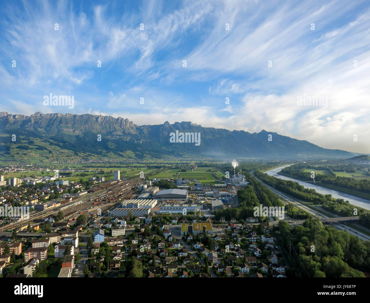 Luftaufnahme der Gemeinde Buchs mit Appenzeller Alpen *** Local Caption ...