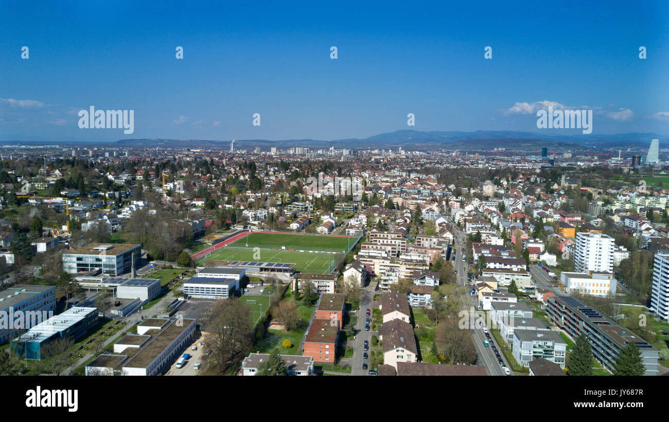 Luftaufnahme der Gemeinde Binningen, Stadion *** Local Caption ...
