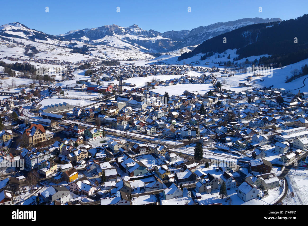 Luftaufnahme der Stadt Appenzell und hoher Kasten *** Local Caption ...