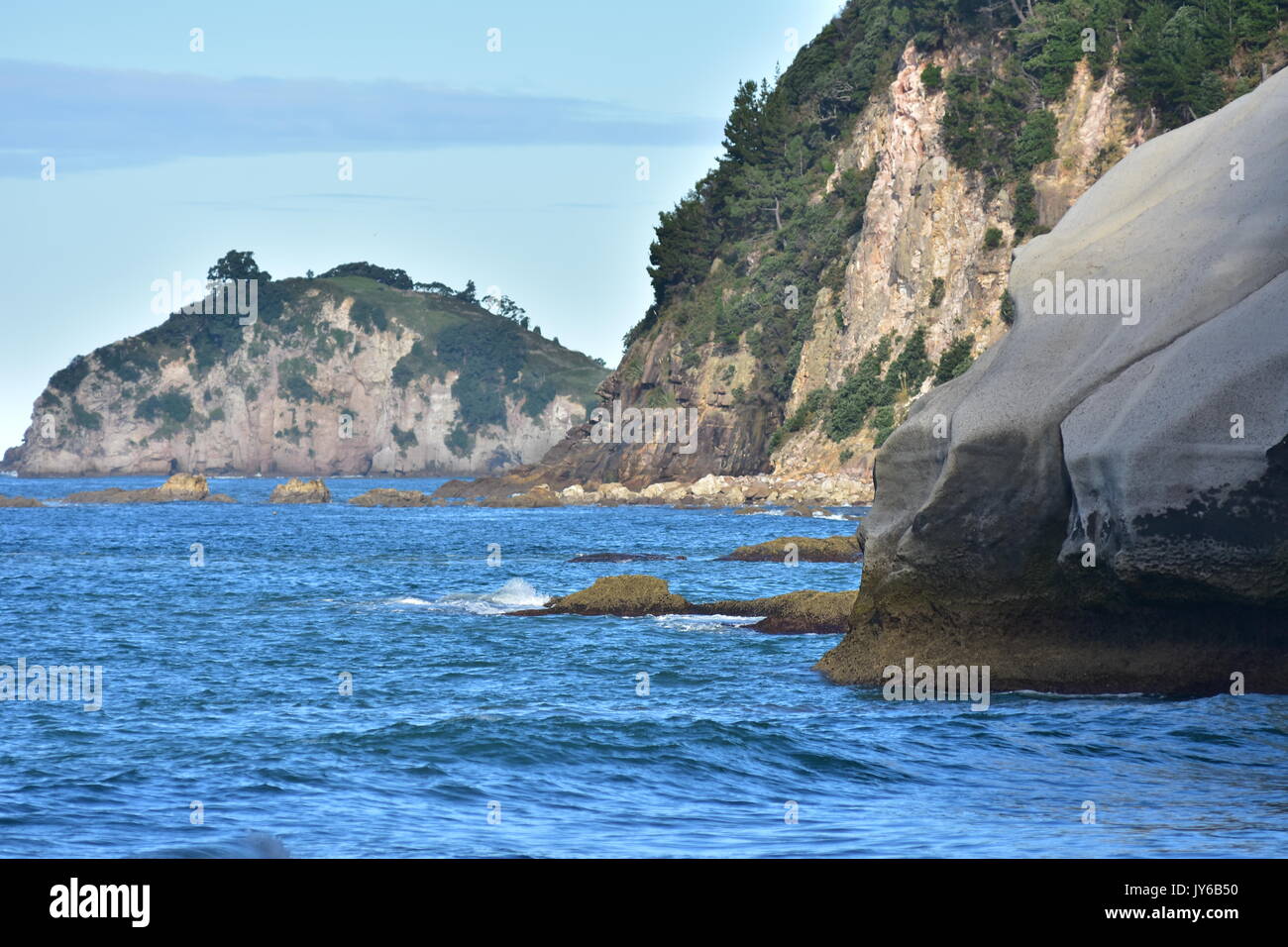 The rocky coast of Coromandel Stock Photo - Alamy