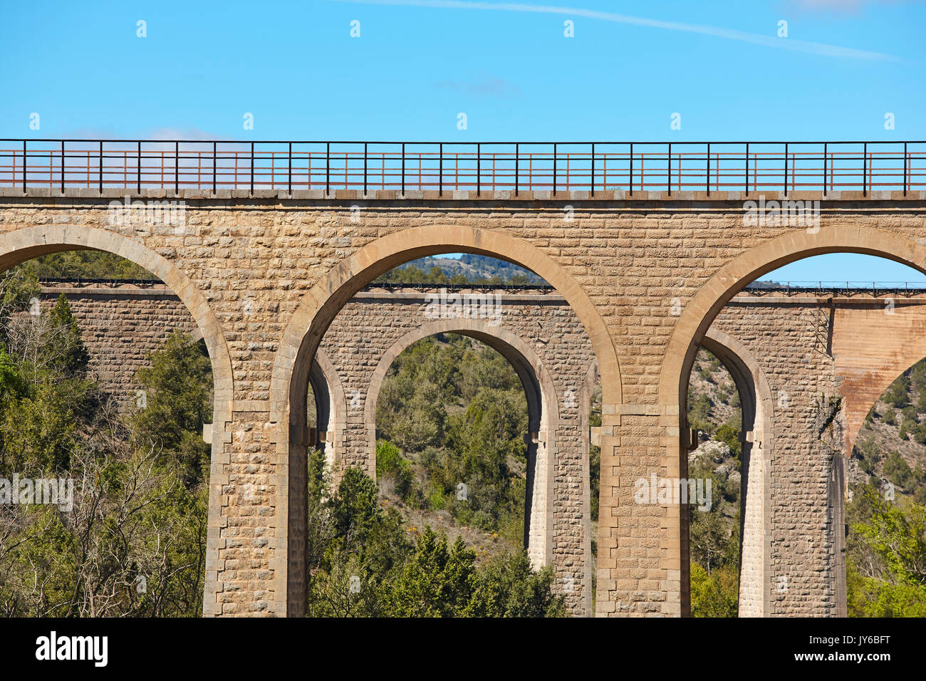 Old brick bridges hi-res stock photography and images - Alamy