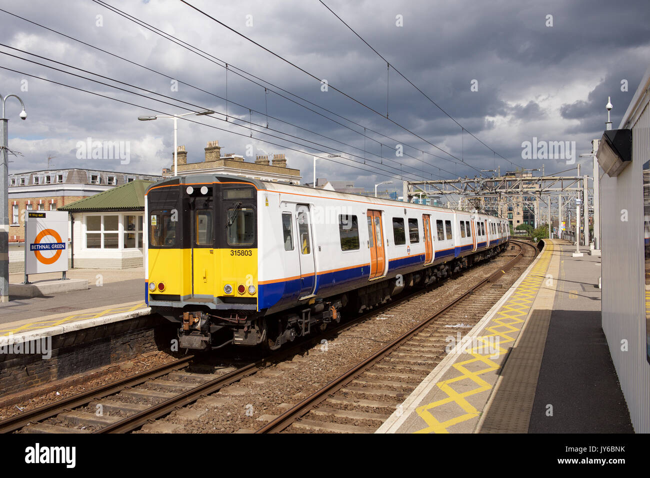 Overground train at Bethnal Green station in London Stock Photo - Alamy