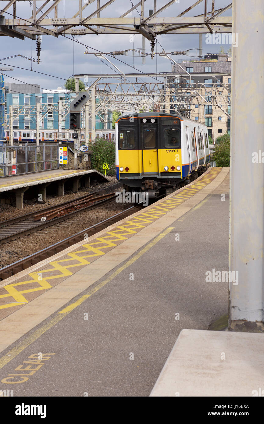 Overground train at Bethnal Green station in London Stock Photo - Alamy