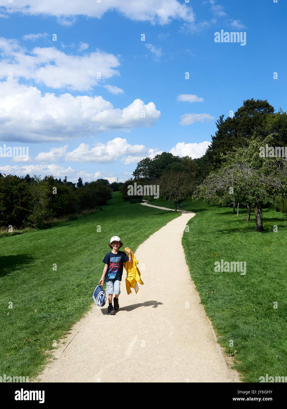 Walking park summer england hi-res stock photography and images - Alamy