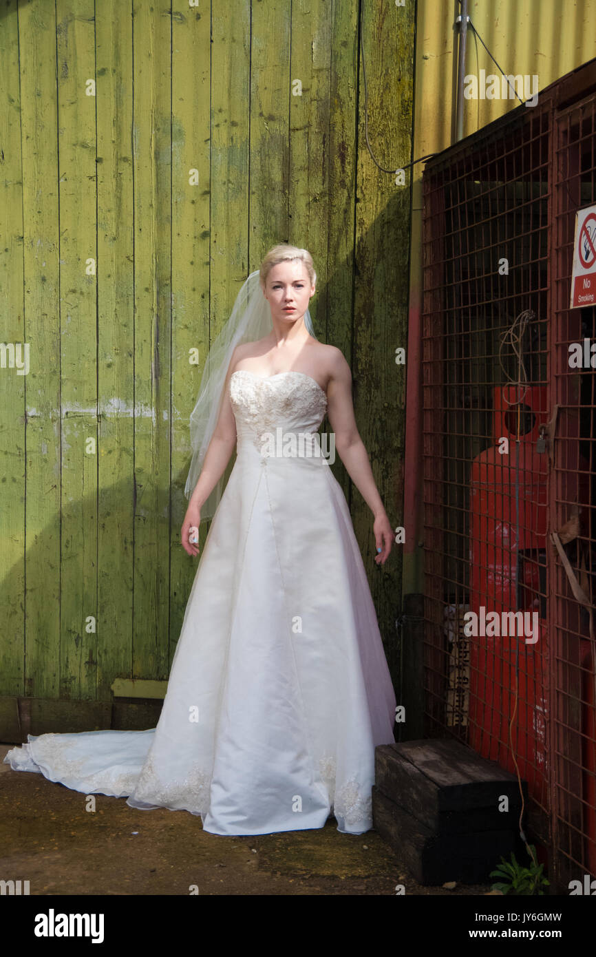 Abandoned bride hi-res stock photography and images - Alamy