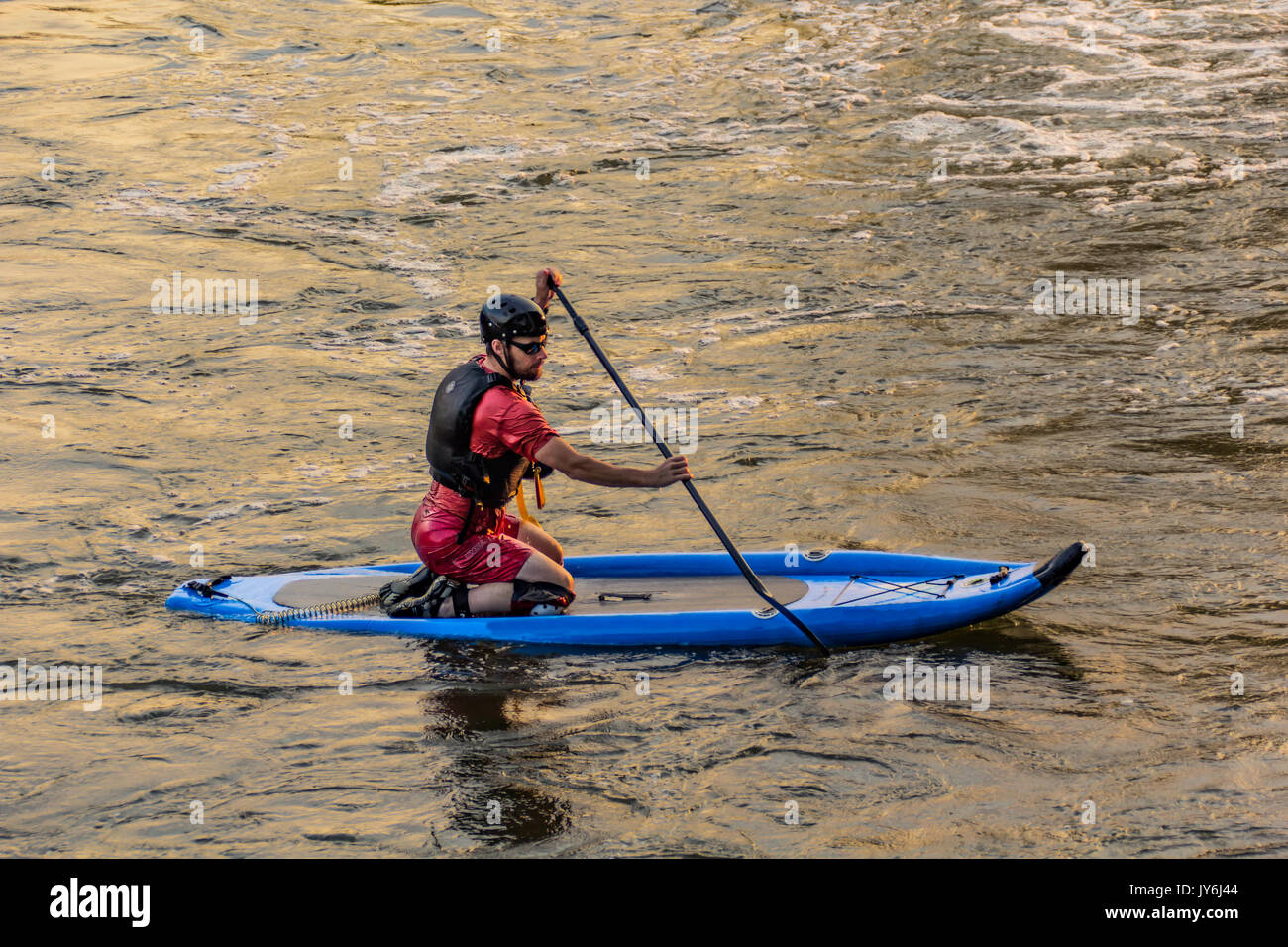 Whitewater paddleboard hi-res stock photography and images - Alamy