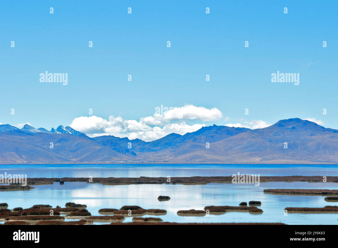 Vista parcial del lago Junín, toma hecha a unos 500metros del pueblo de ...