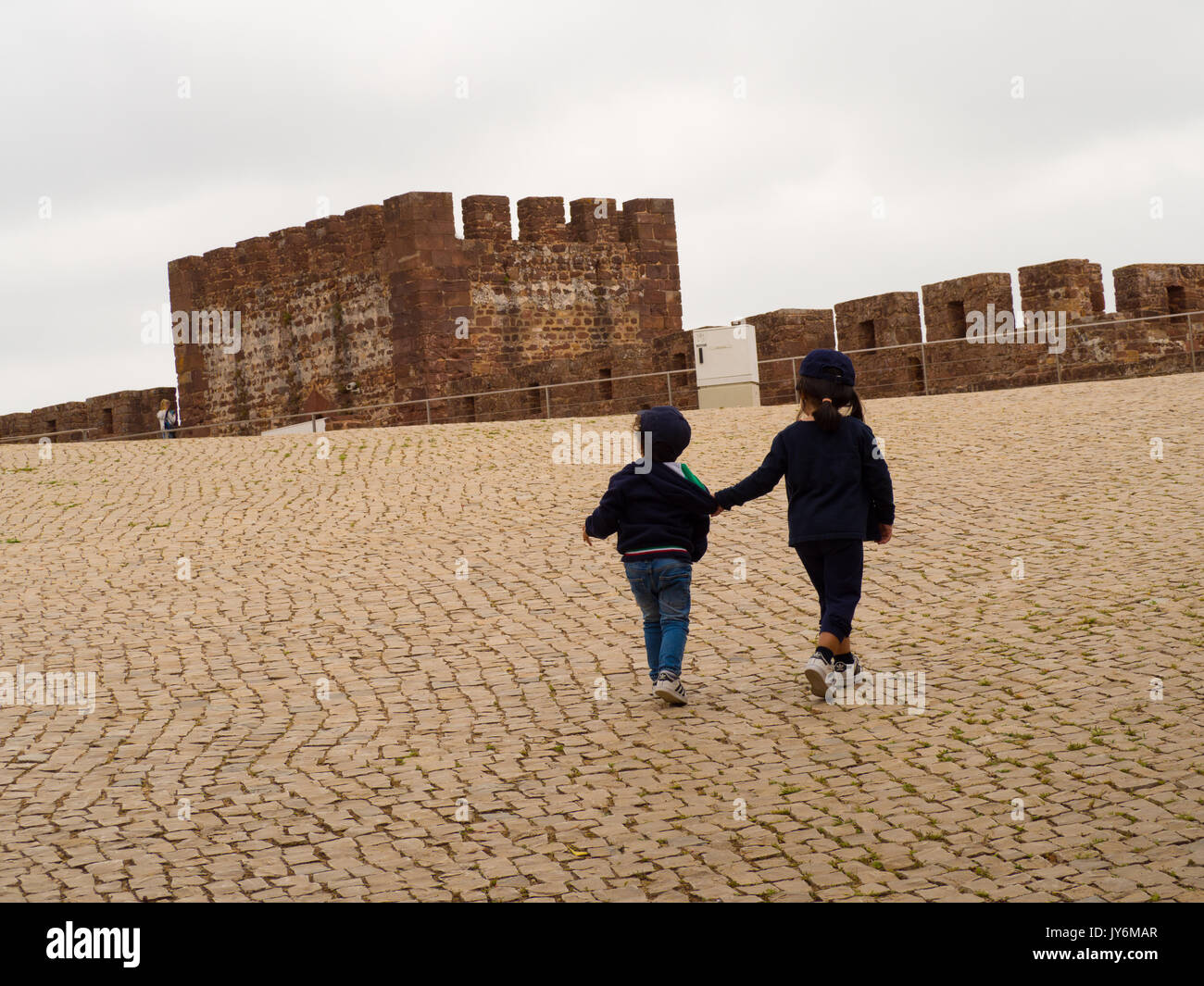 Children sightseeing hi-res stock photography and images - Alamy