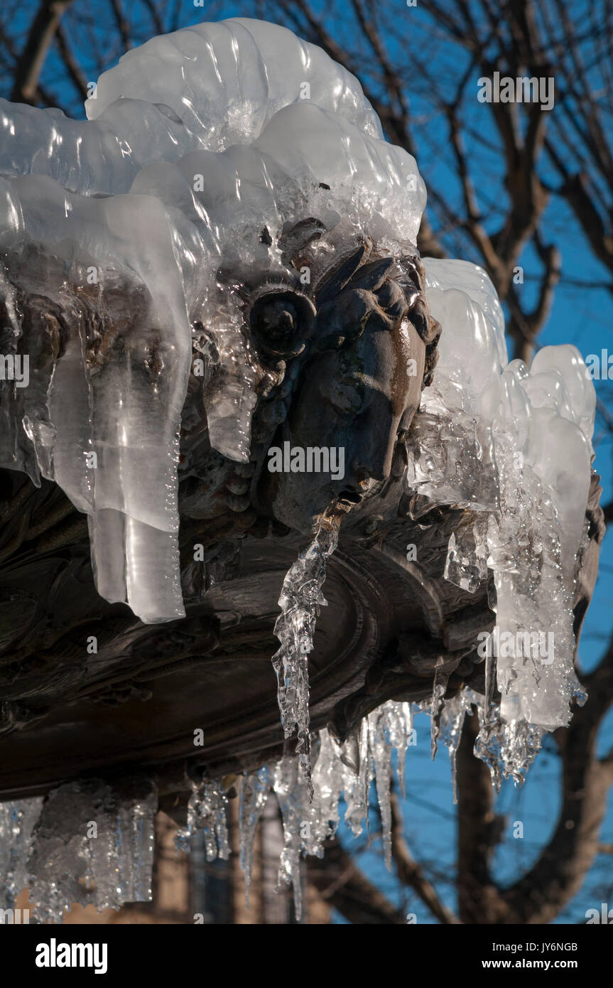 Ice covered statue hi-res stock photography and images - Alamy