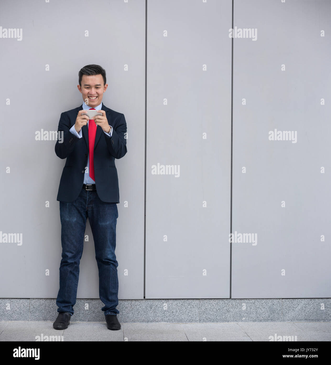 Chinese business Man using his Smart phone outdoors in Asian city Stock ...