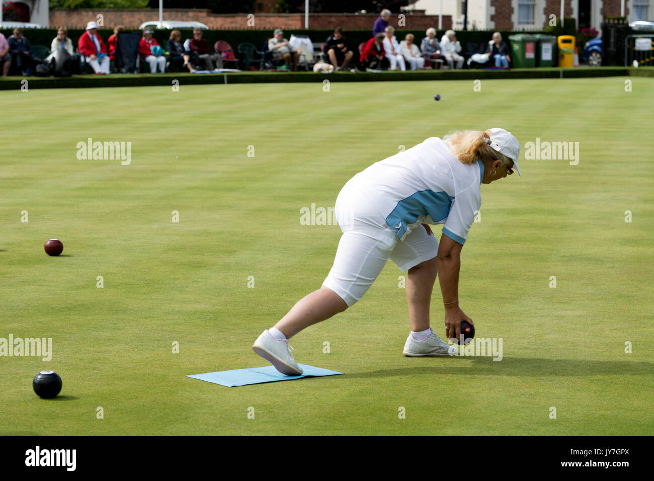 Outdoor bowls hi-res stock photography and images - Alamy