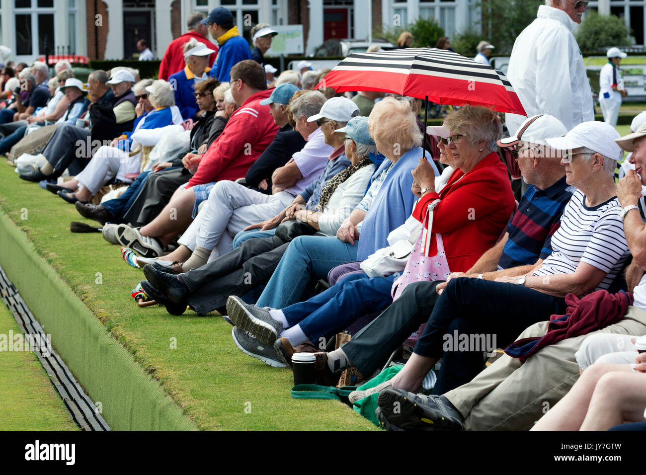 Green spectators hi-res stock photography and images - Alamy