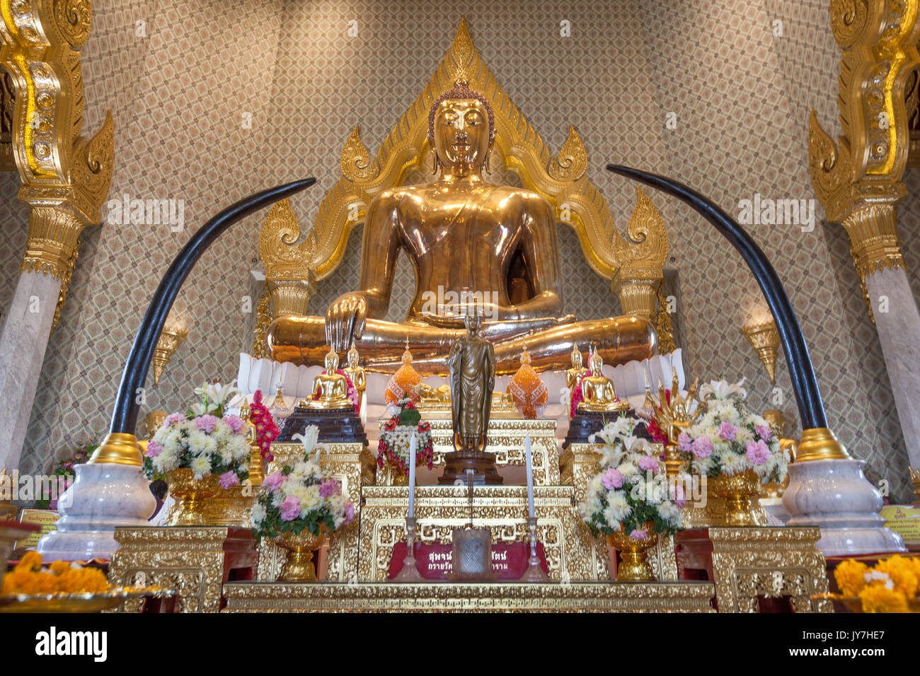 Pure Golden Buddha statue at Wat Traimit temple in Chinatown, Bangkok ...