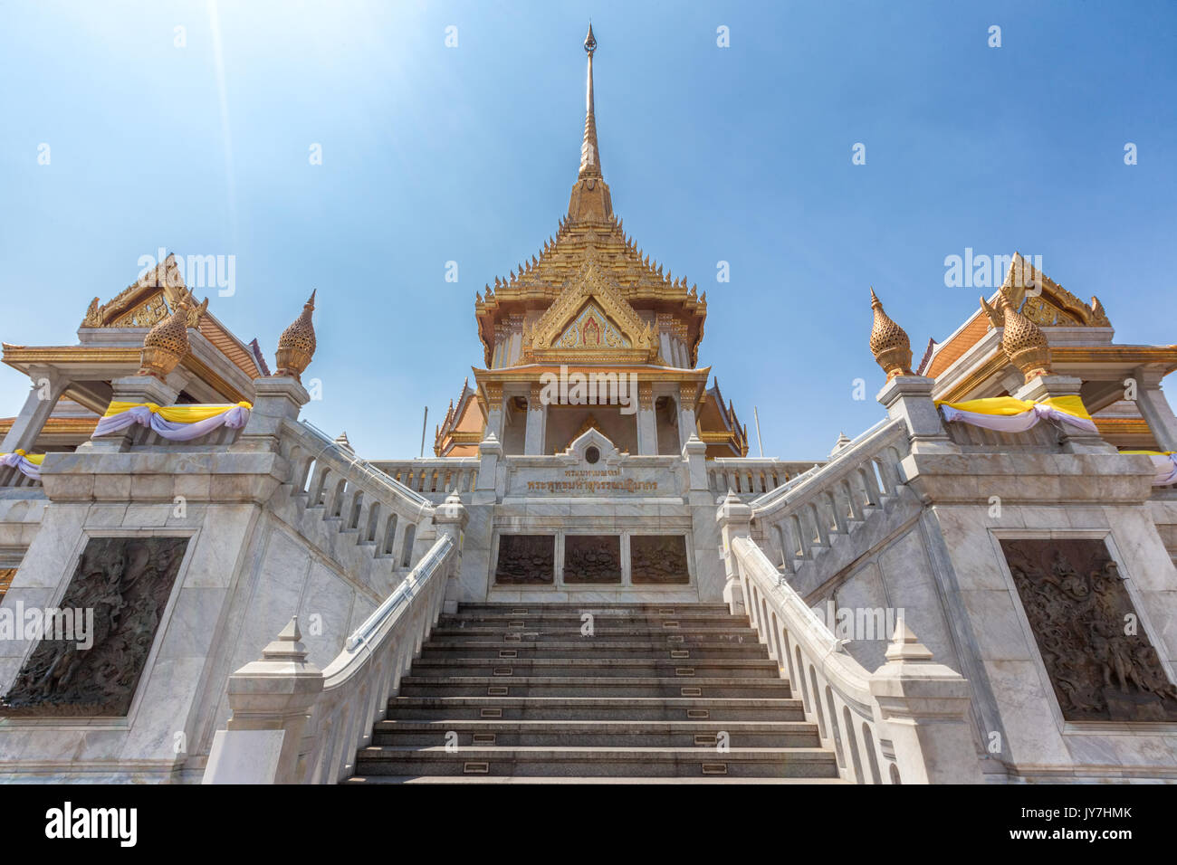 Temple of the Golden Buddha or Wat Traimit in Chinatown, Bangkok ...