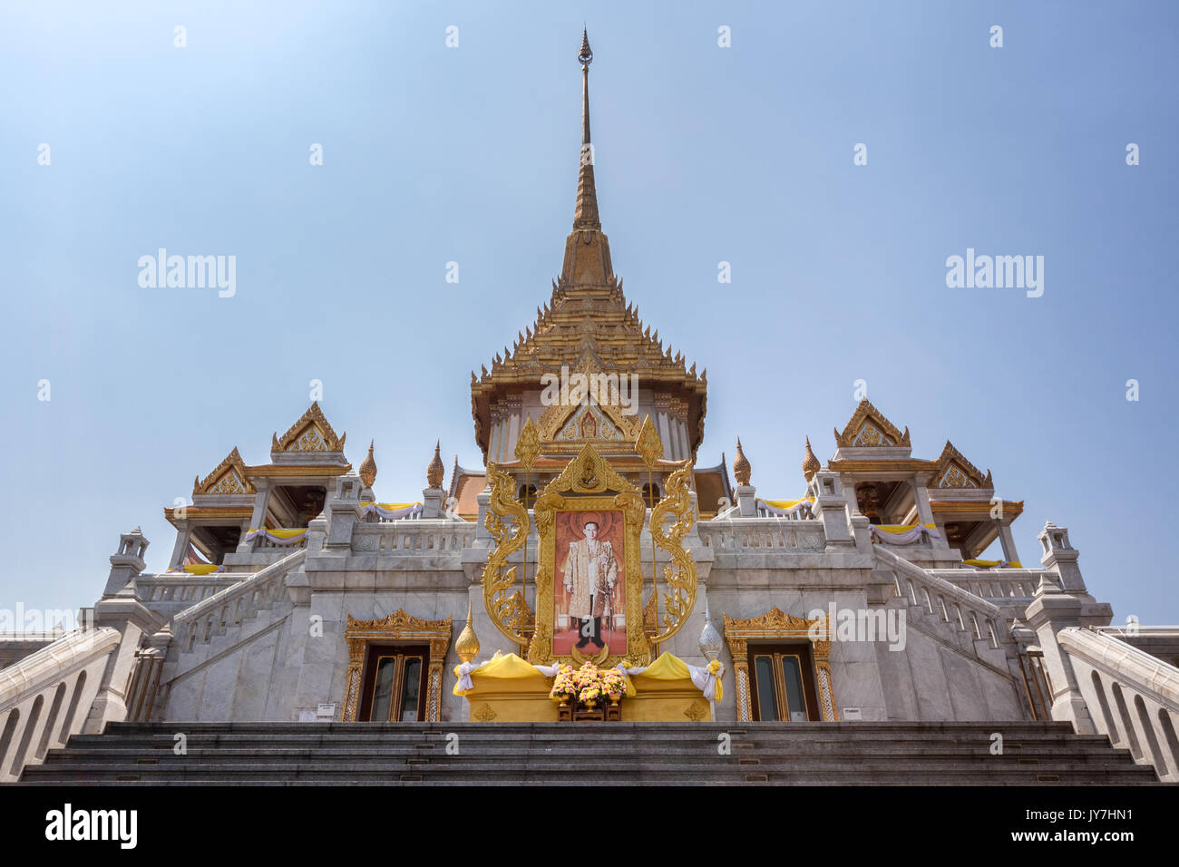 Temple of the Golden Buddha or Wat Traimit in Chinatown, Bangkok ...