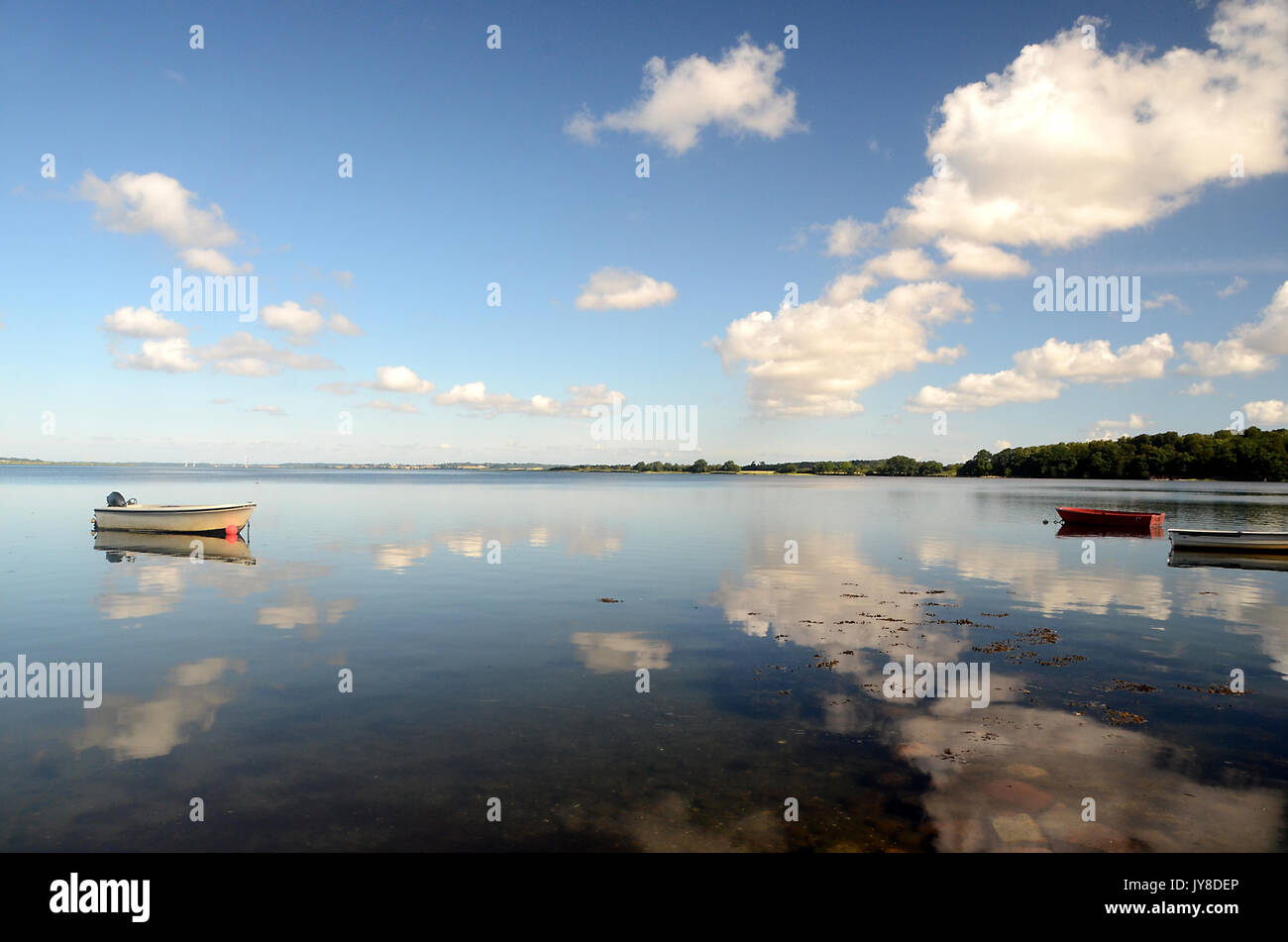 Sea mirrors sky hi-res stock photography and images - Alamy
