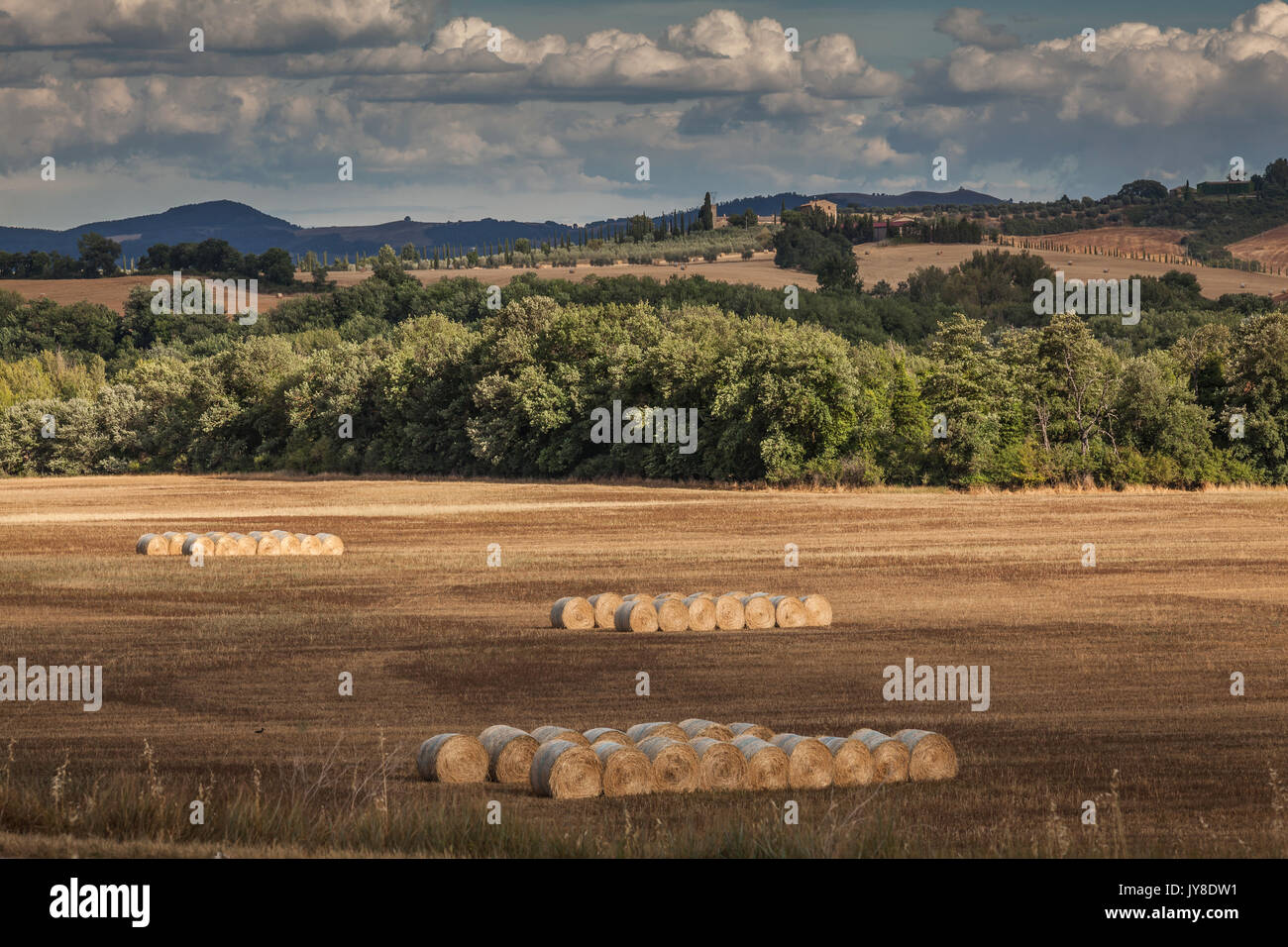 Tuscany hay stack hi-res stock photography and images - Alamy