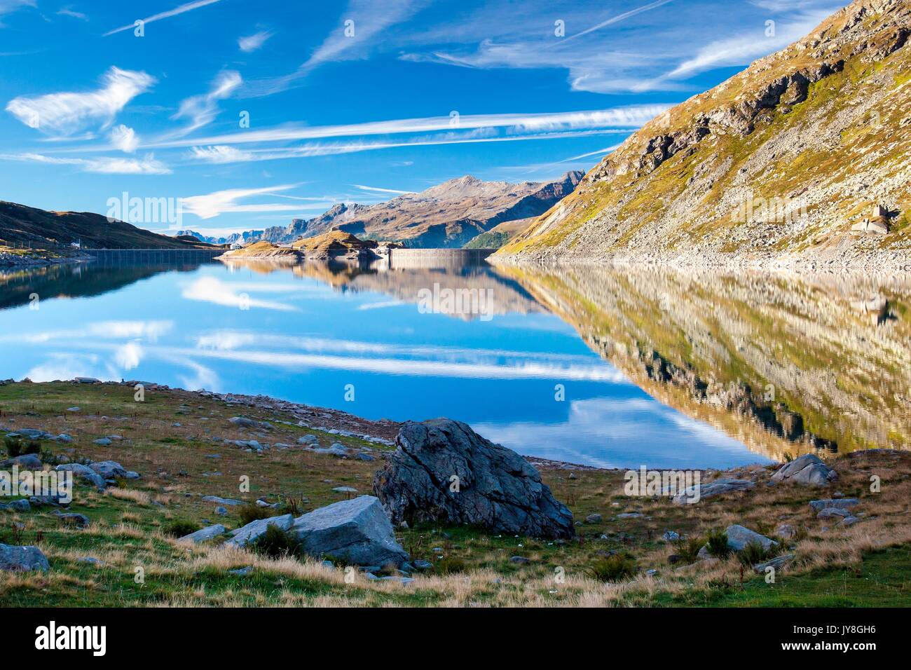 Montespluga dam hi-res stock photography and images - Alamy