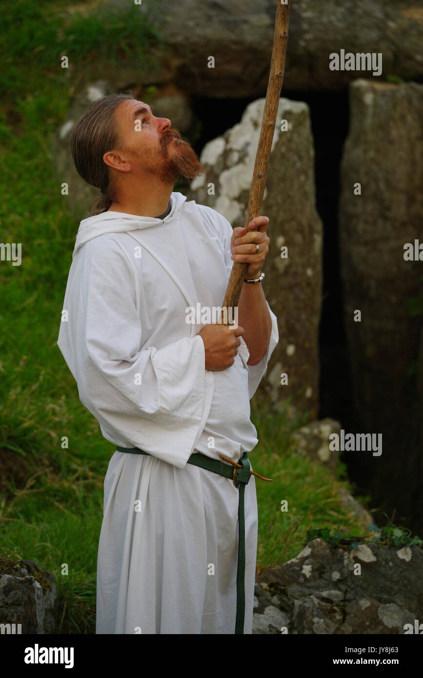 Summer Solstice Celebration, Bryn Celli Ddu, Anglesey Stock Photo - Alamy