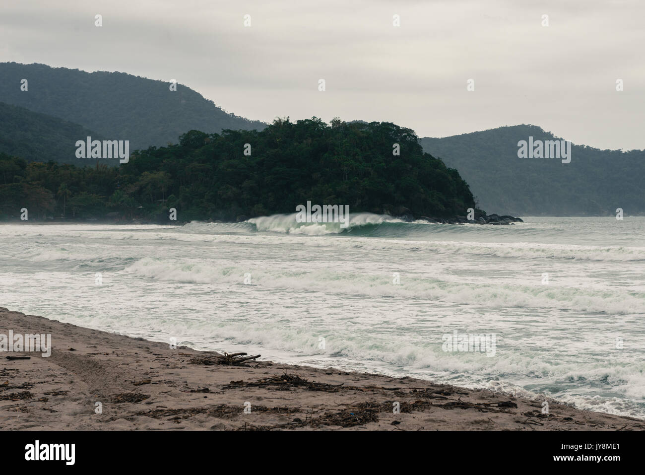 Wave breaking at Castelhanos Beach, Brazil Stock Photo - Alamy