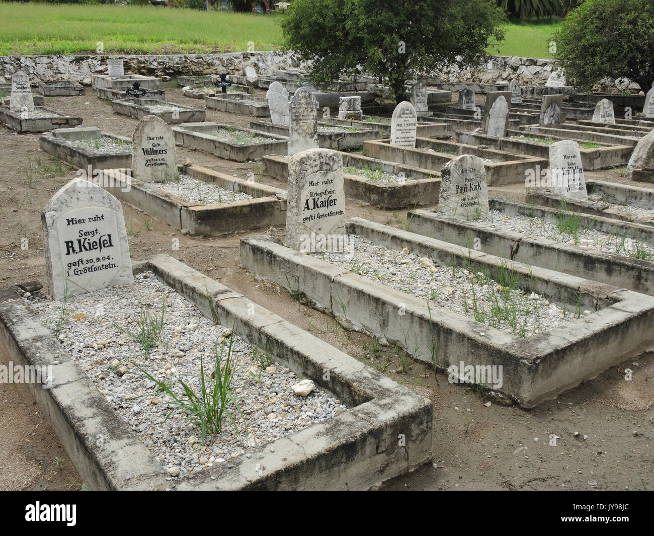 Colonial era graves hi-res stock photography and images - Alamy