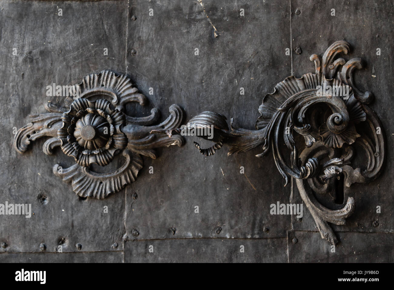 iron ancient medieval decorative rustic door handle Stock Photo - Alamy