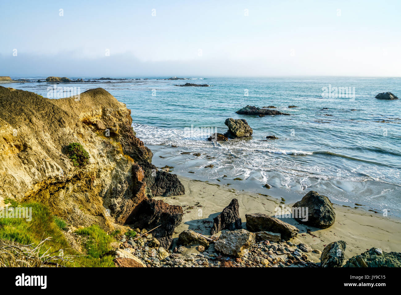 An area of the southern California coastline that has sandy beaches ...