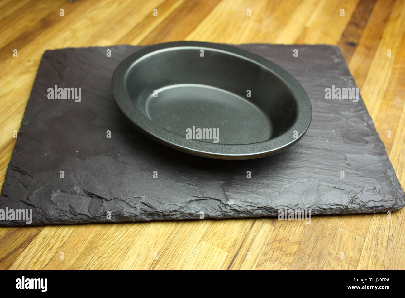 Empty pie plate hi-res stock photography and images - Alamy