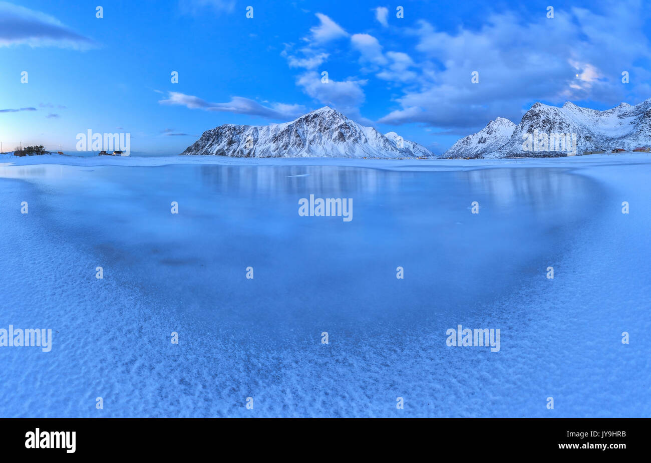 Flakstad mountains hi-res stock photography and images - Alamy