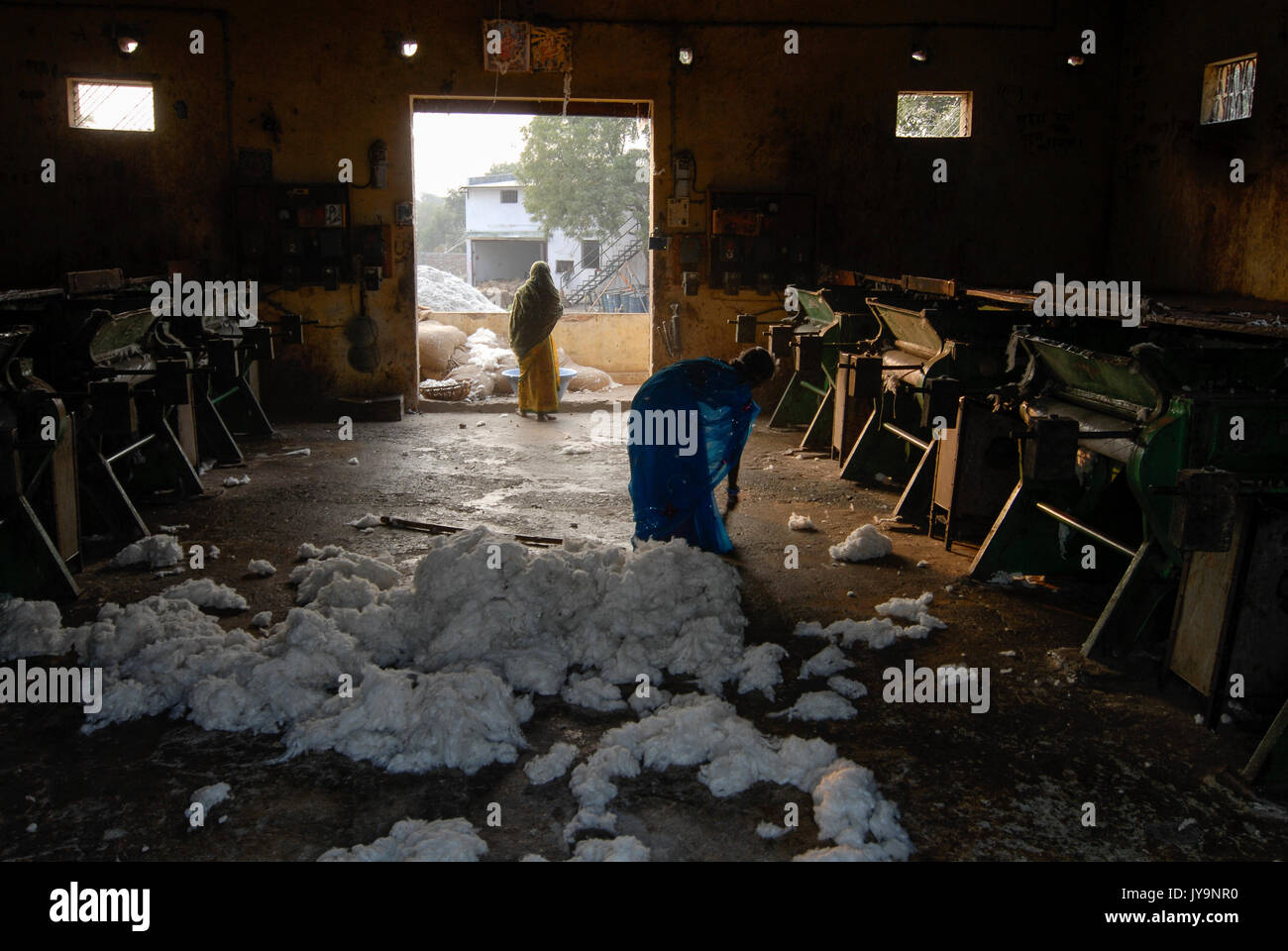 INDIA Madhya Pradesh , Kasrawad, cotton farming, ginning factory ...