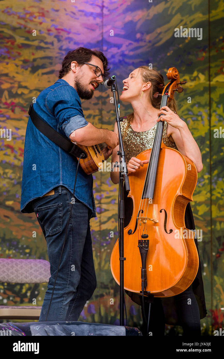 James hill ukulele hi-res stock photography and images - Alamy