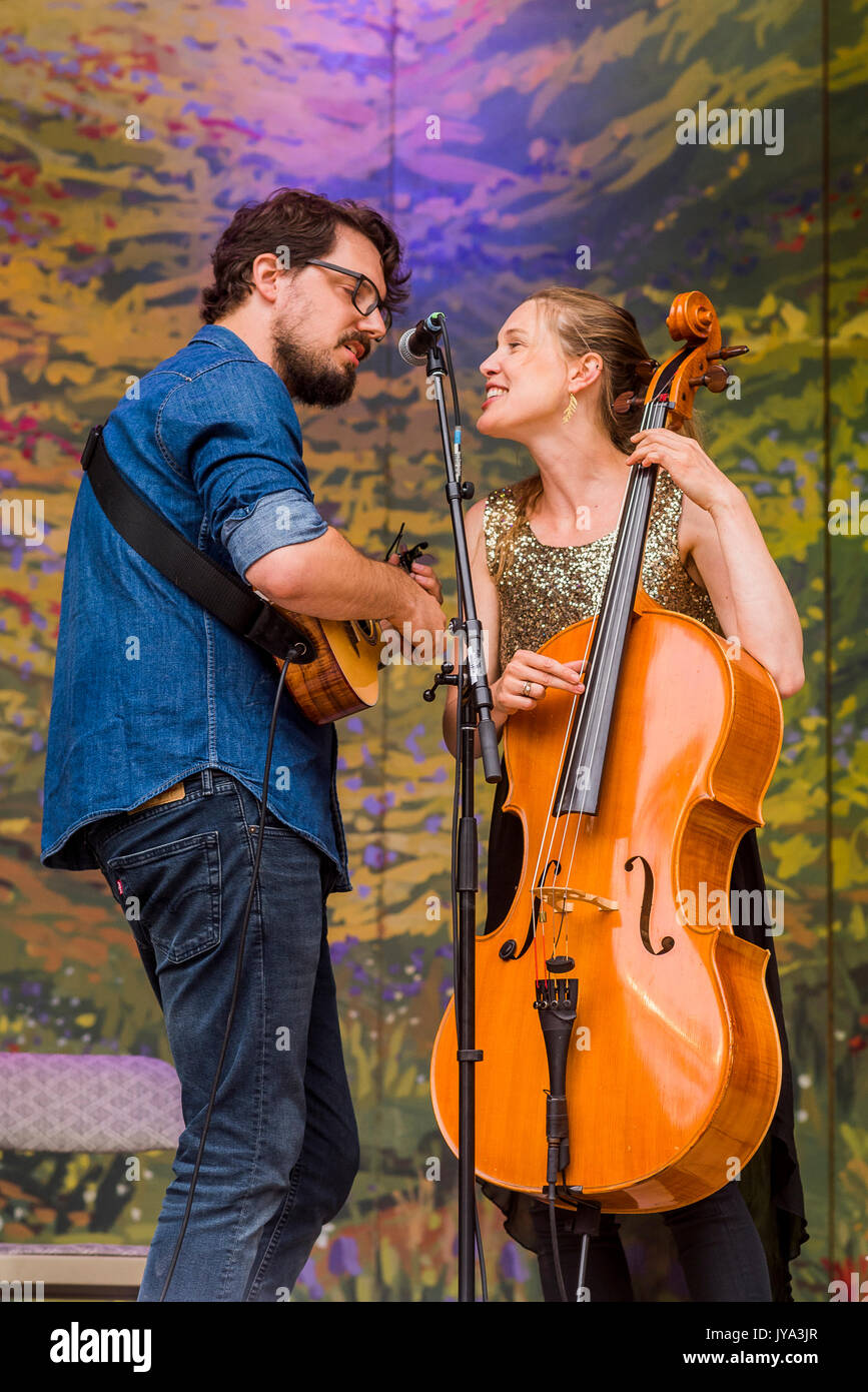 James hill ukulele hi-res stock photography and images - Alamy